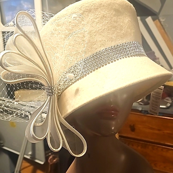 Unbranded | Accessories | New Winter White High Top Luxury Hat Large ...